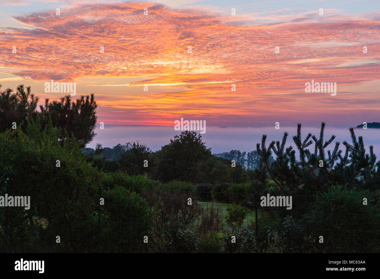 Mist filled valley hi-res stock photography and images - Alamy