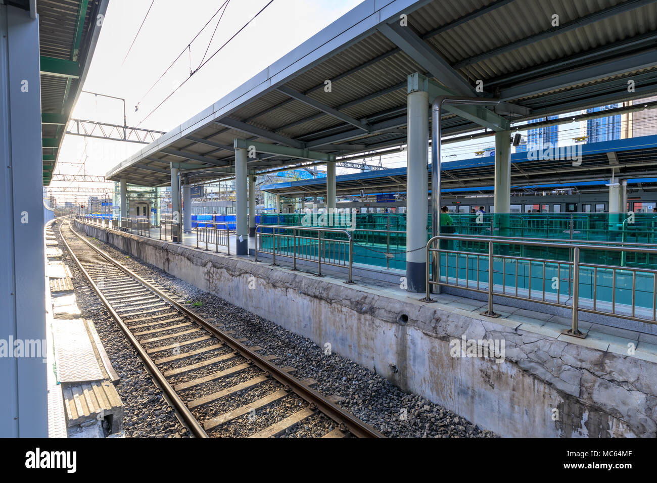 Seoul, South Korea - April 4, 2018 : Seoul subway platform at Sindorim ...