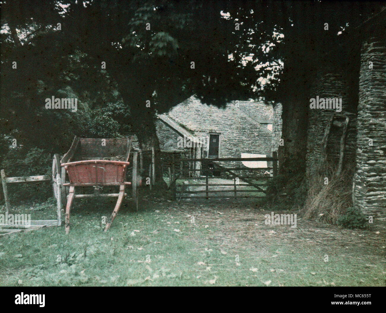 Farmyard scene hi-res stock photography and images - Alamy