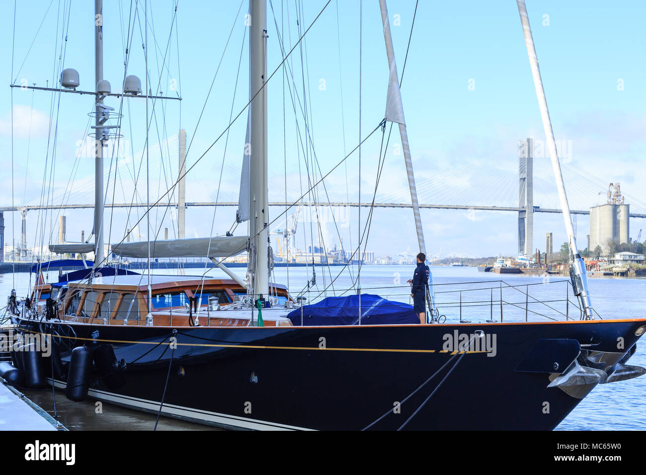 Yacht crew working hi-res stock photography and images - Alamy