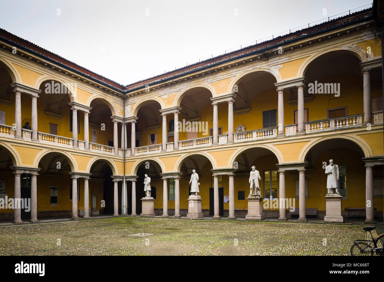 Pavia university hi-res stock photography and images - Alamy