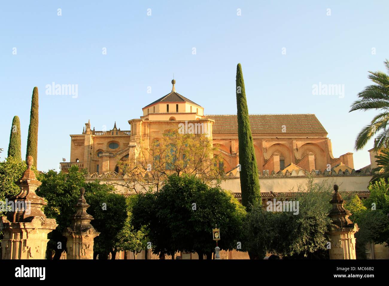 Cordoba mosque exterior arches hi-res stock photography and images - Alamy