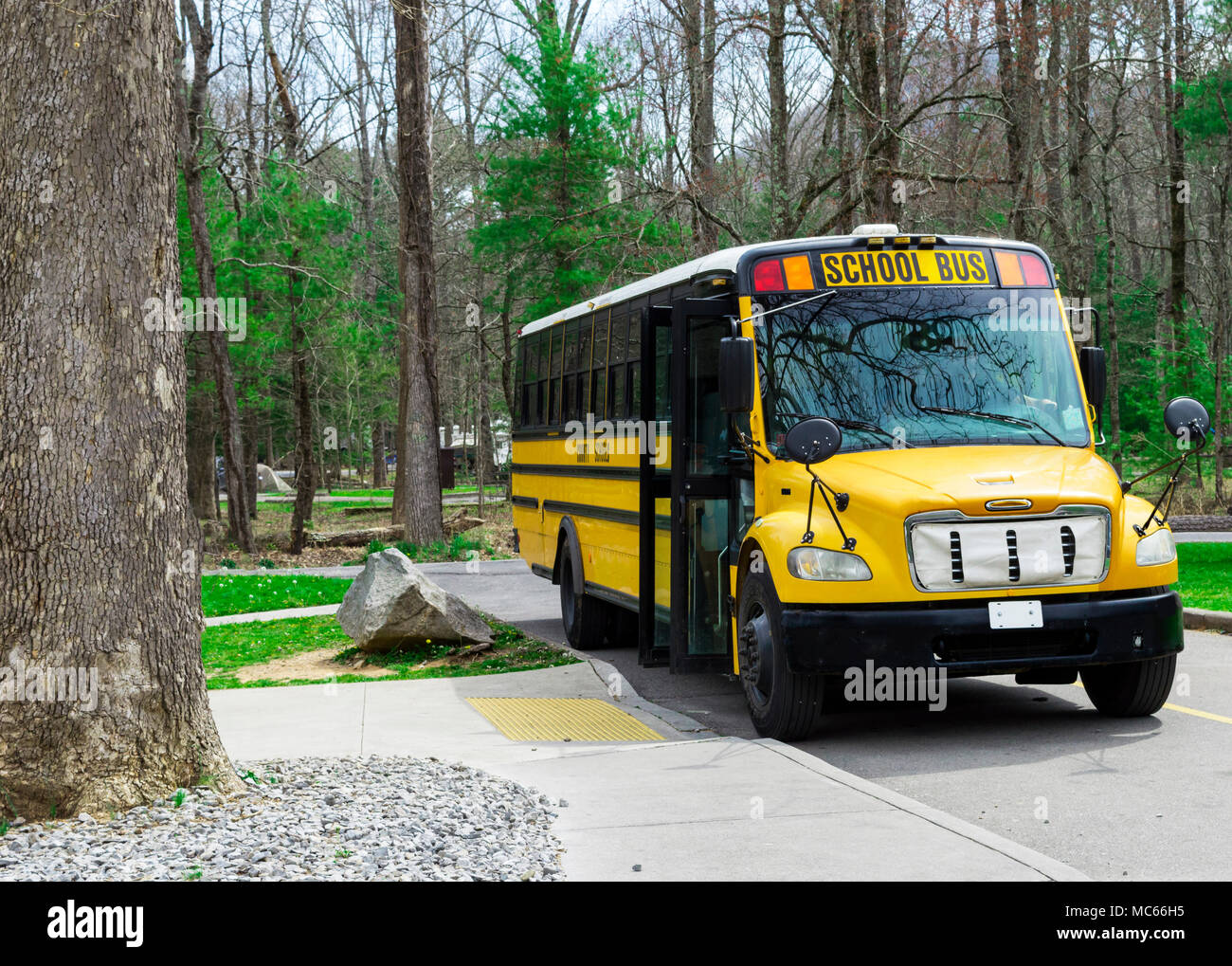 Parked school bus hi-res stock photography and images - Alamy