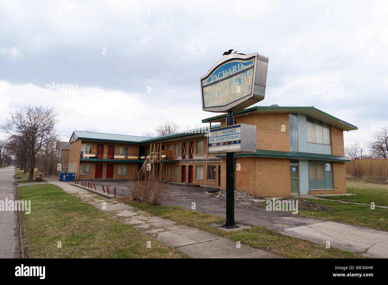Run down house detroit hi-res stock photography and images - Alamy