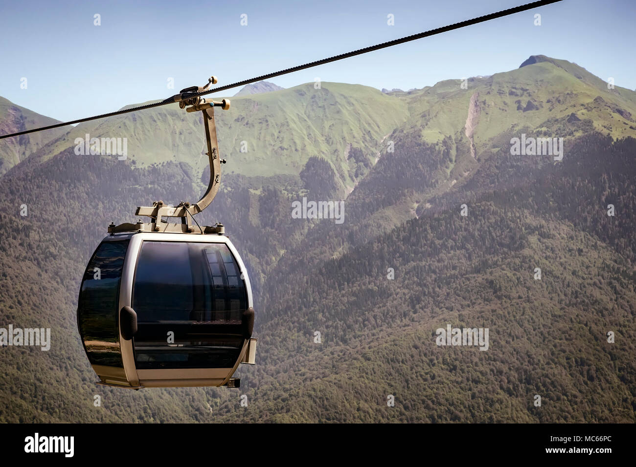 Cableway lifting hi-res stock photography and images - Alamy