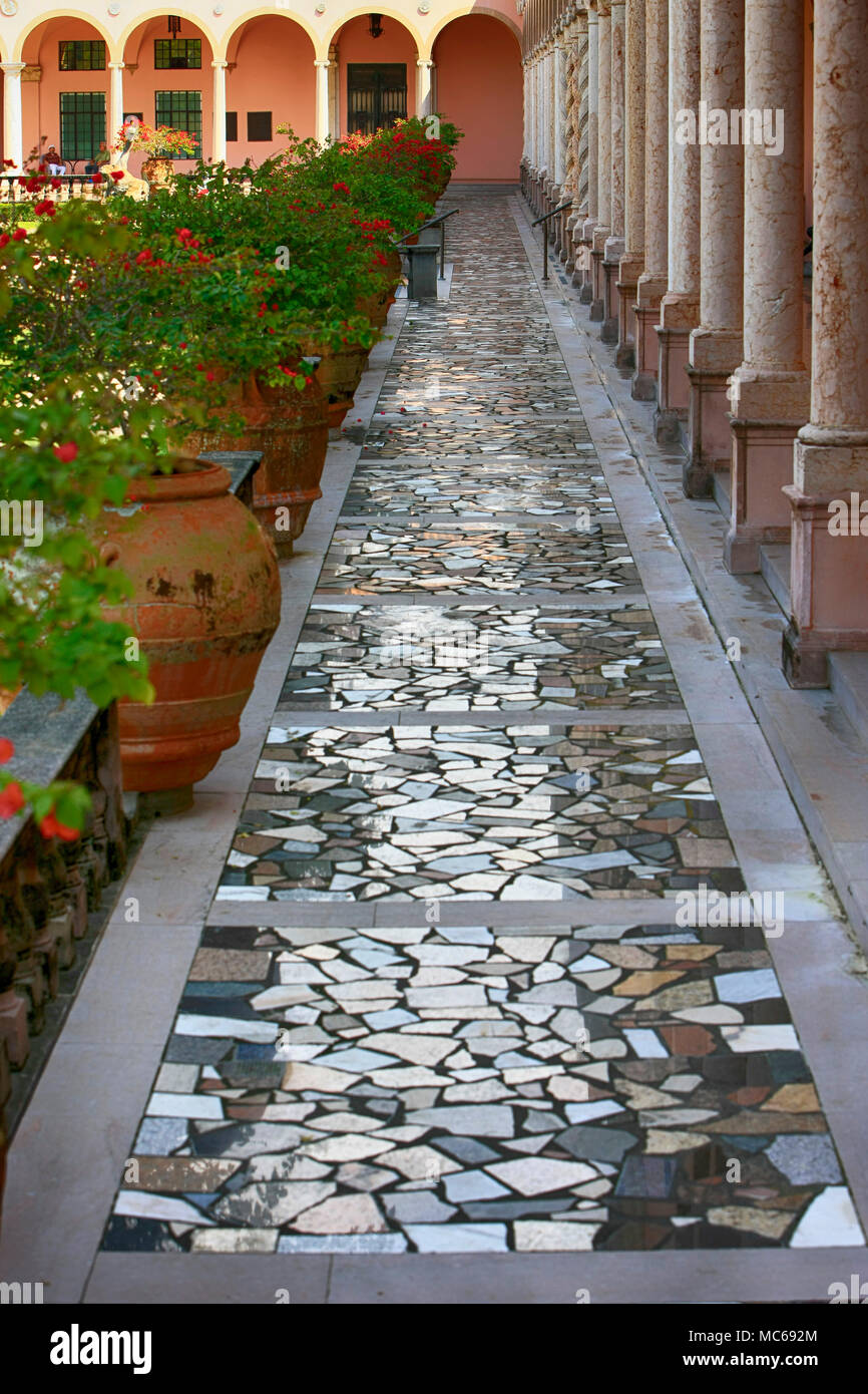 Mosaic path hi-res stock photography and images - Alamy