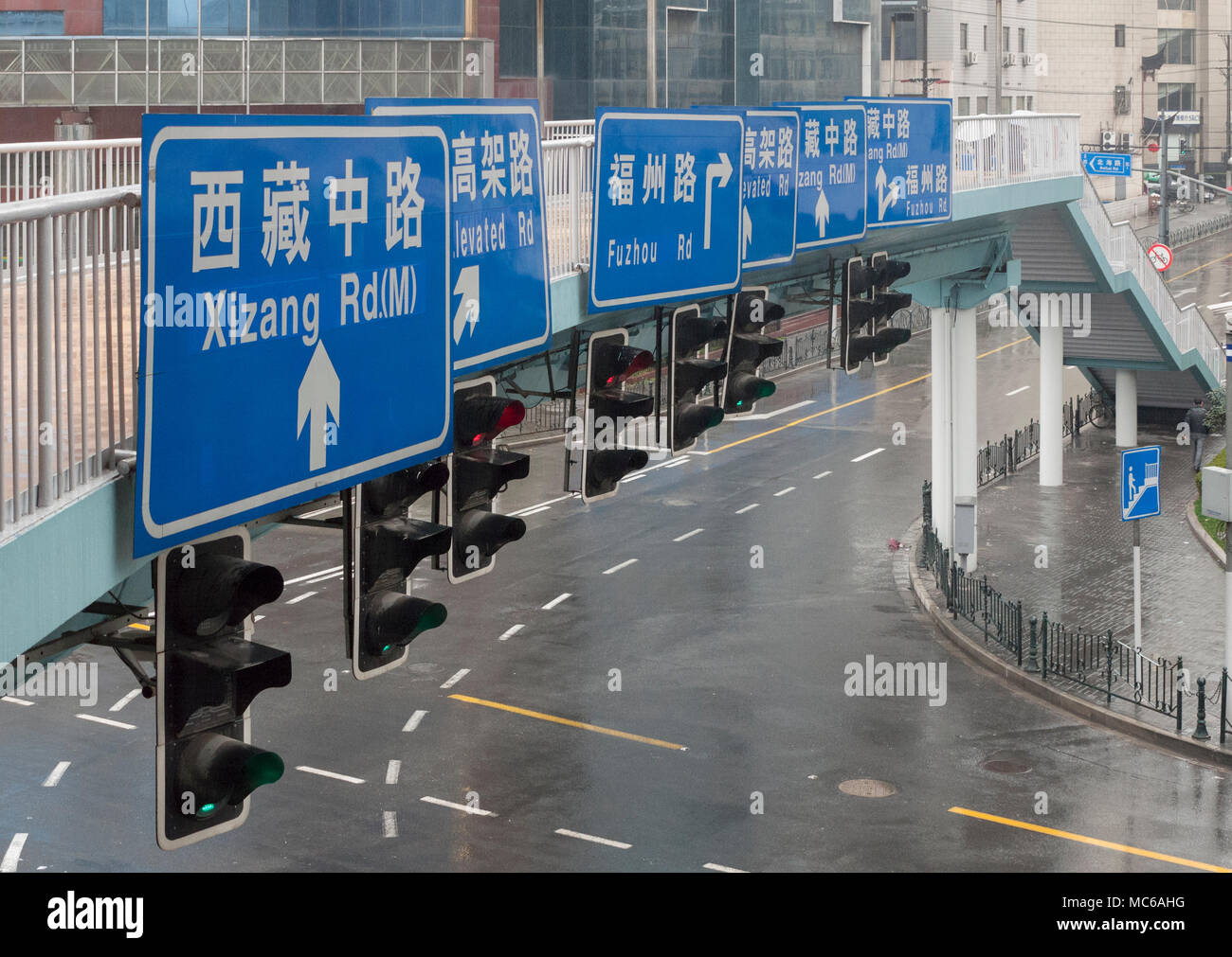 Chinese road direction signs hi-res stock photography and images - Alamy