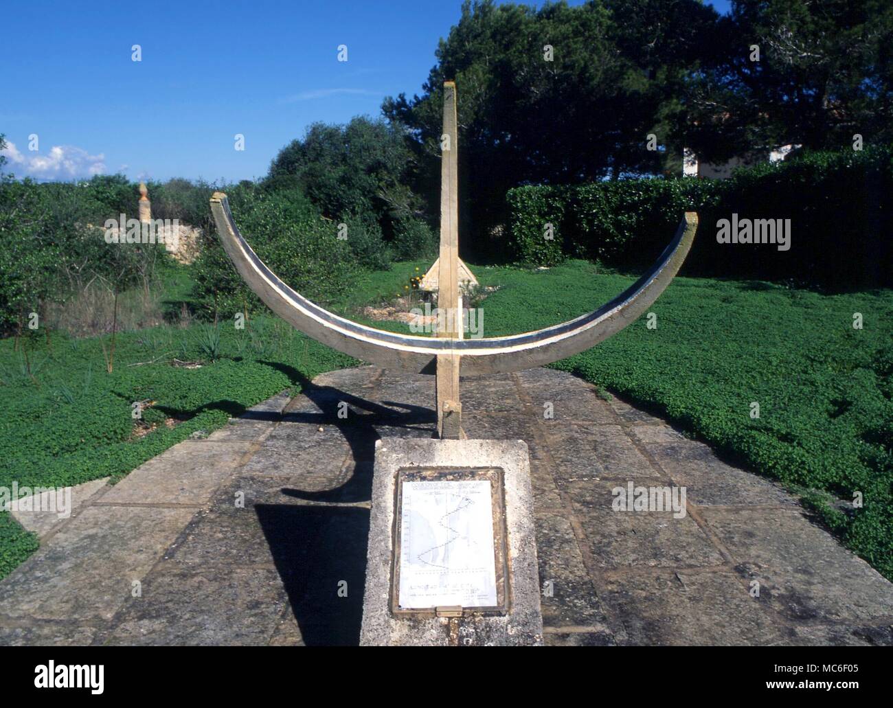 OBSERVATORIES - The complex sundial and observation posts for solstice ...