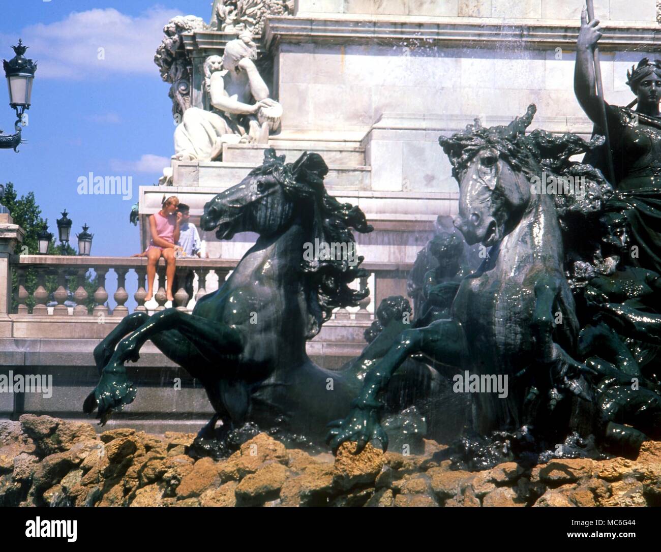 ANIMALS - hippocampus Hippocampi drawing a chariot in the fountain ...