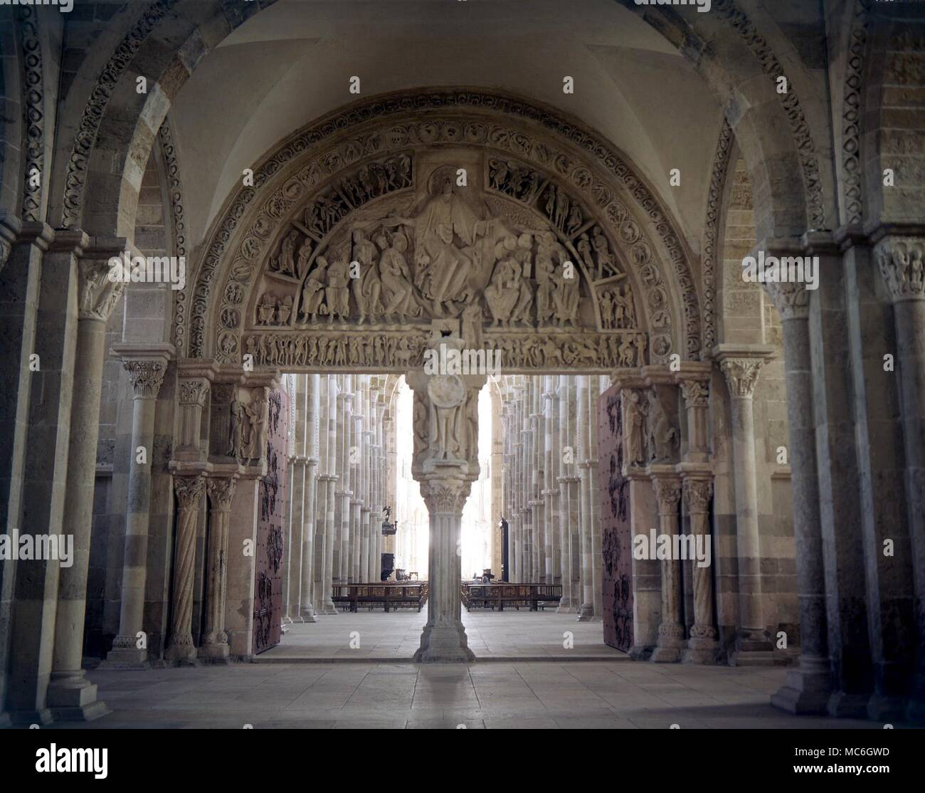 ASTROLOGY - VEZELAY. The zodiacal arch which spans the typanum in the ...