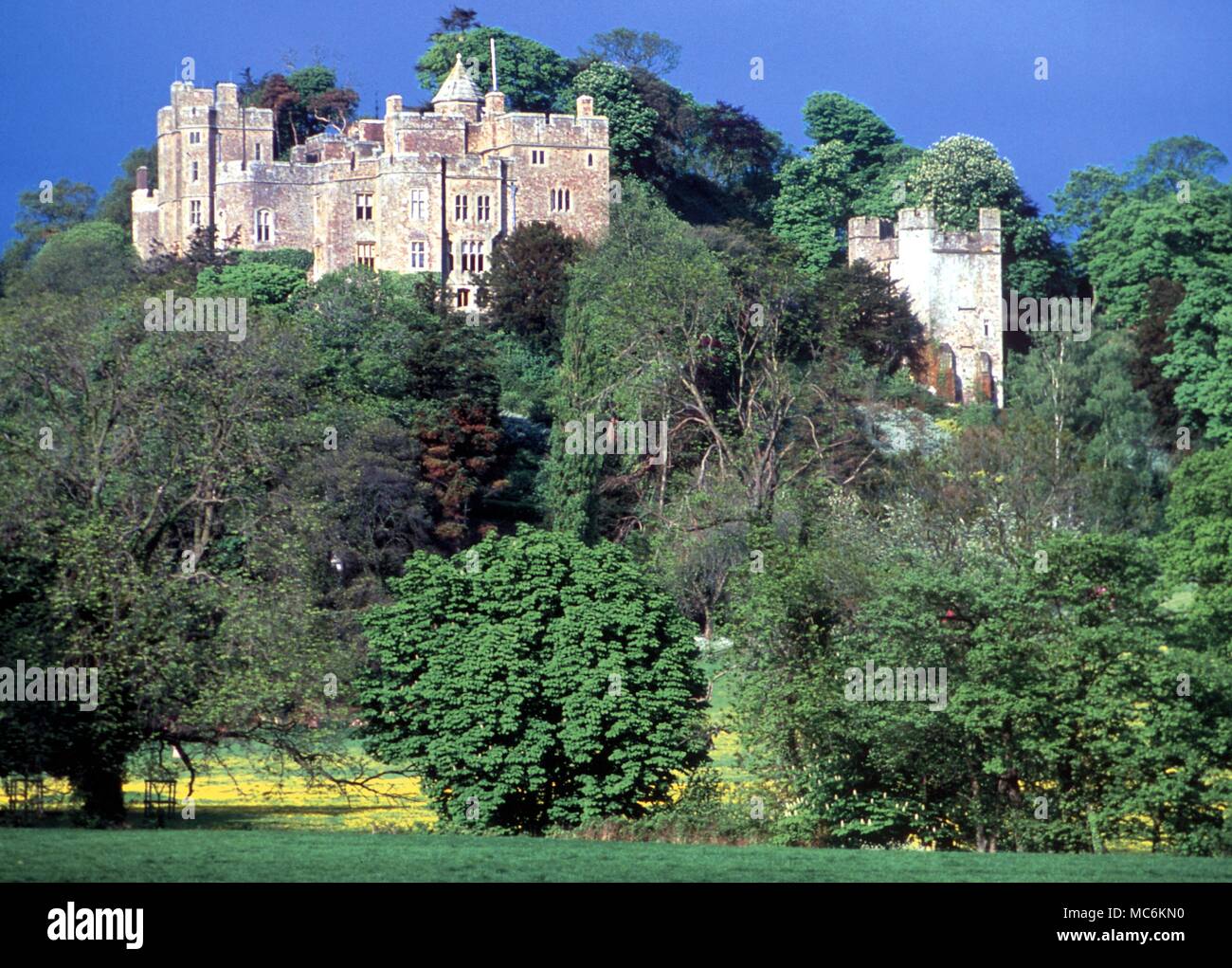 Dunster castle haunted hi-res stock photography and images - Alamy