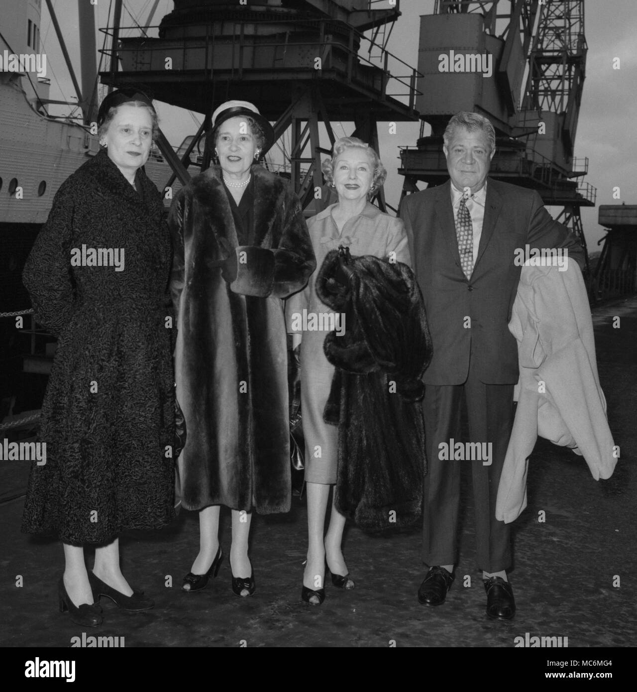 (L-R) Gloria Vanderbilt and her twin sister, Lady Furness, June Hillman ...