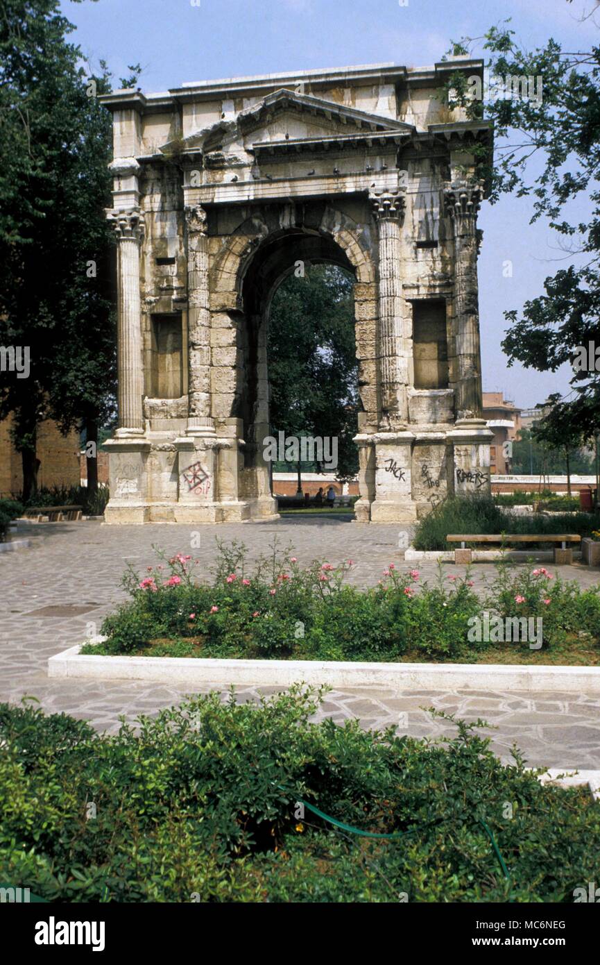 Gavi arch verona hi-res stock photography and images - Alamy