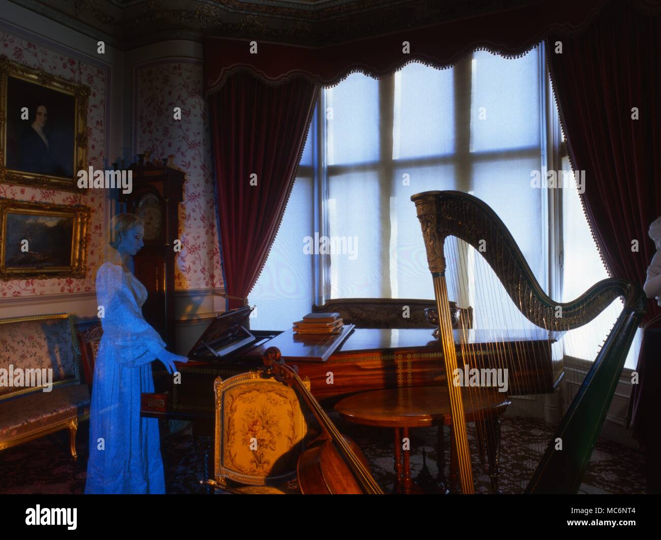 Female ghosts hi-res stock photography and images - Alamy