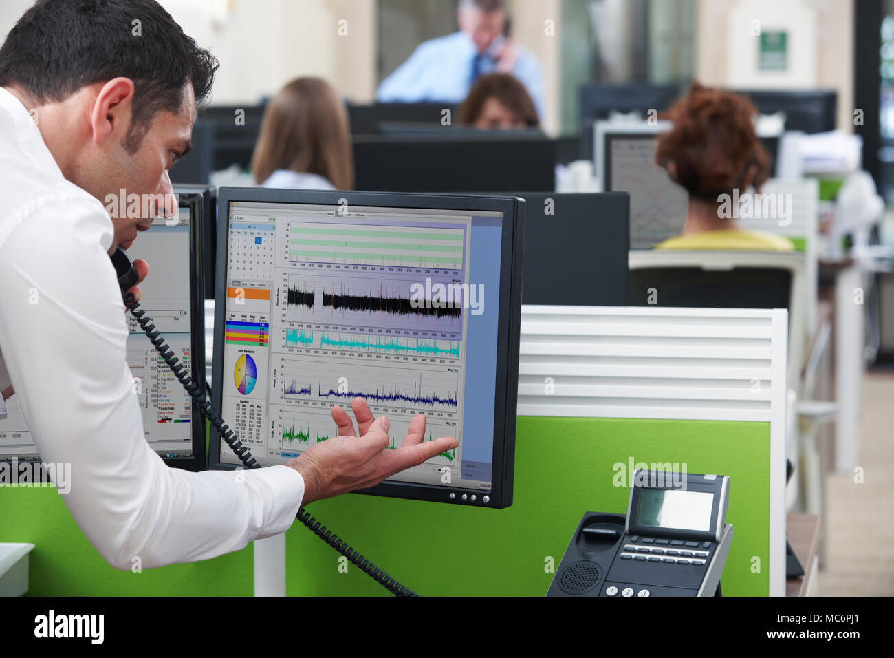 Busy office hi-res stock photography and images - Alamy