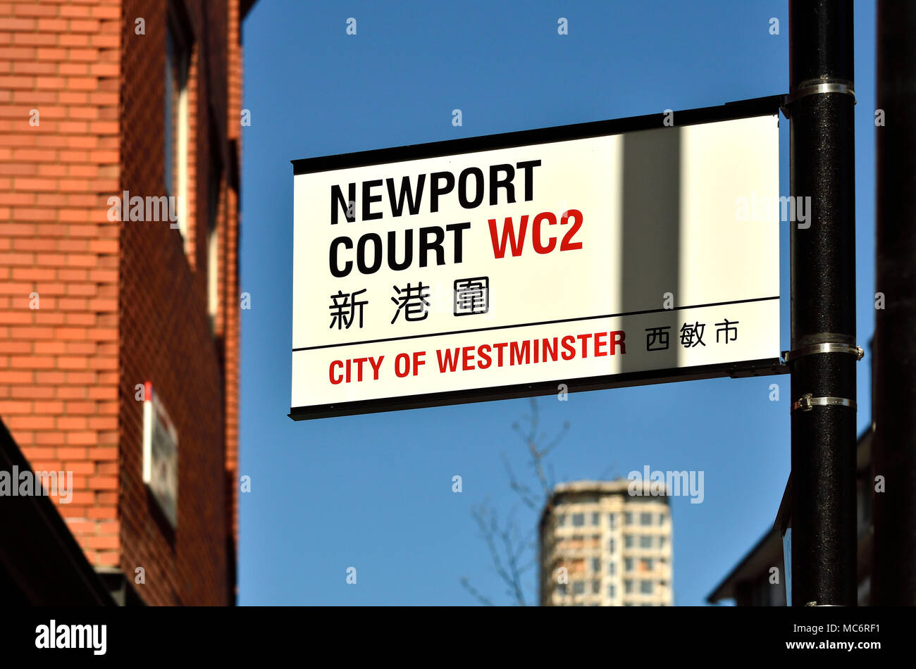 Binlingual street sign hi-res stock photography and images - Alamy