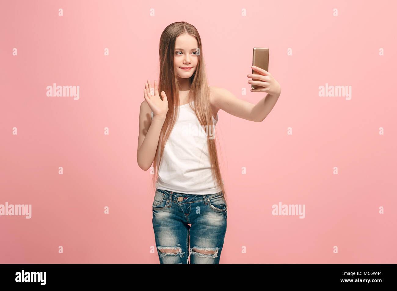 Teen girl making selfie photo hi-res stock photography and images - Alamy