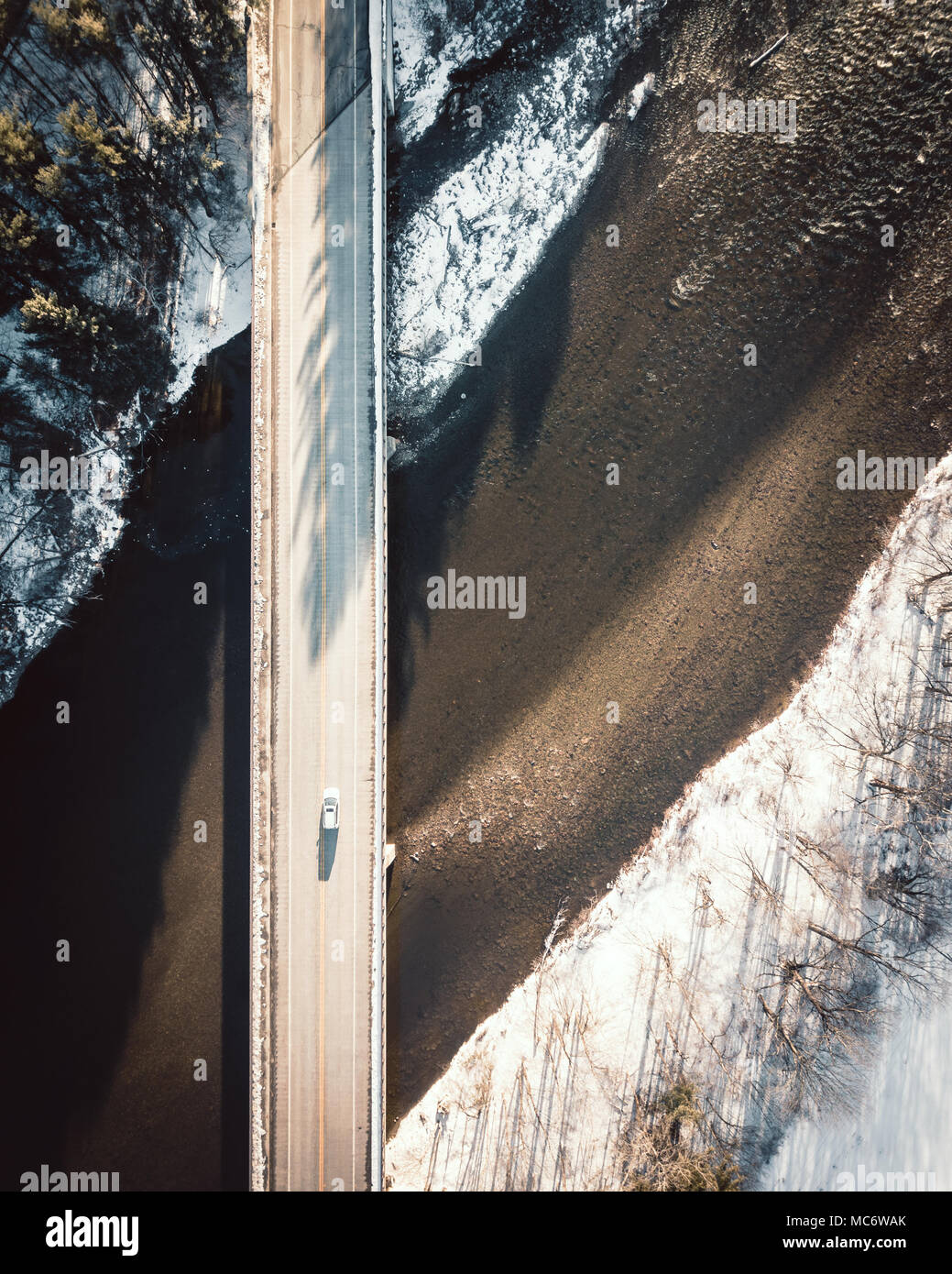 Car driving over the bridge hi-res stock photography and images - Alamy