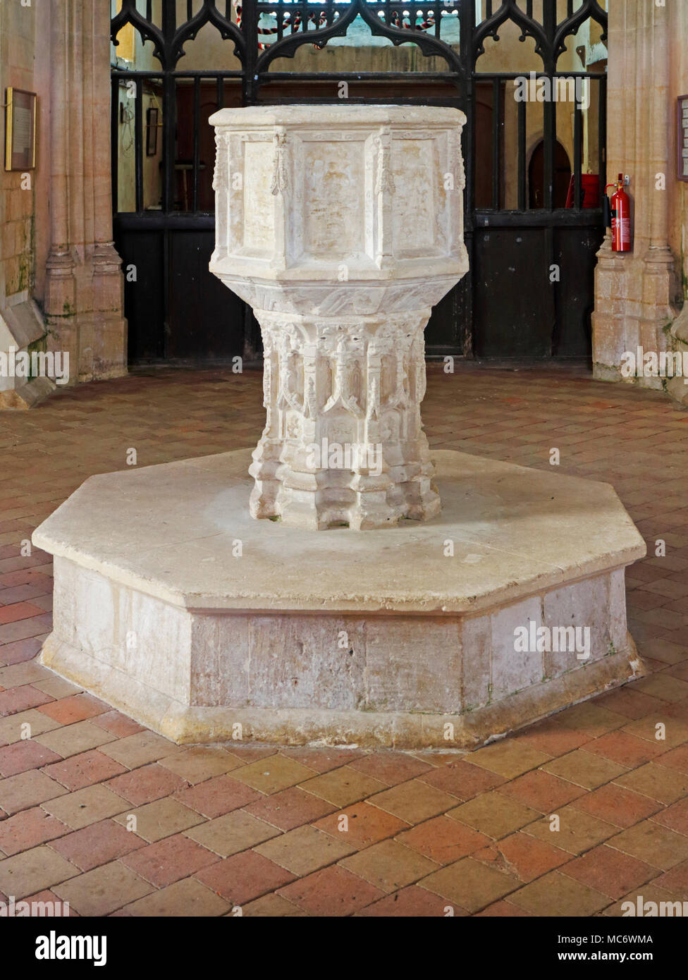 14th century font hi-res stock photography and images - Alamy