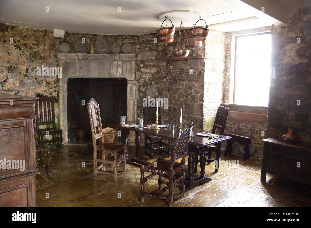 Inside irish castle hi-res stock photography and images - Alamy