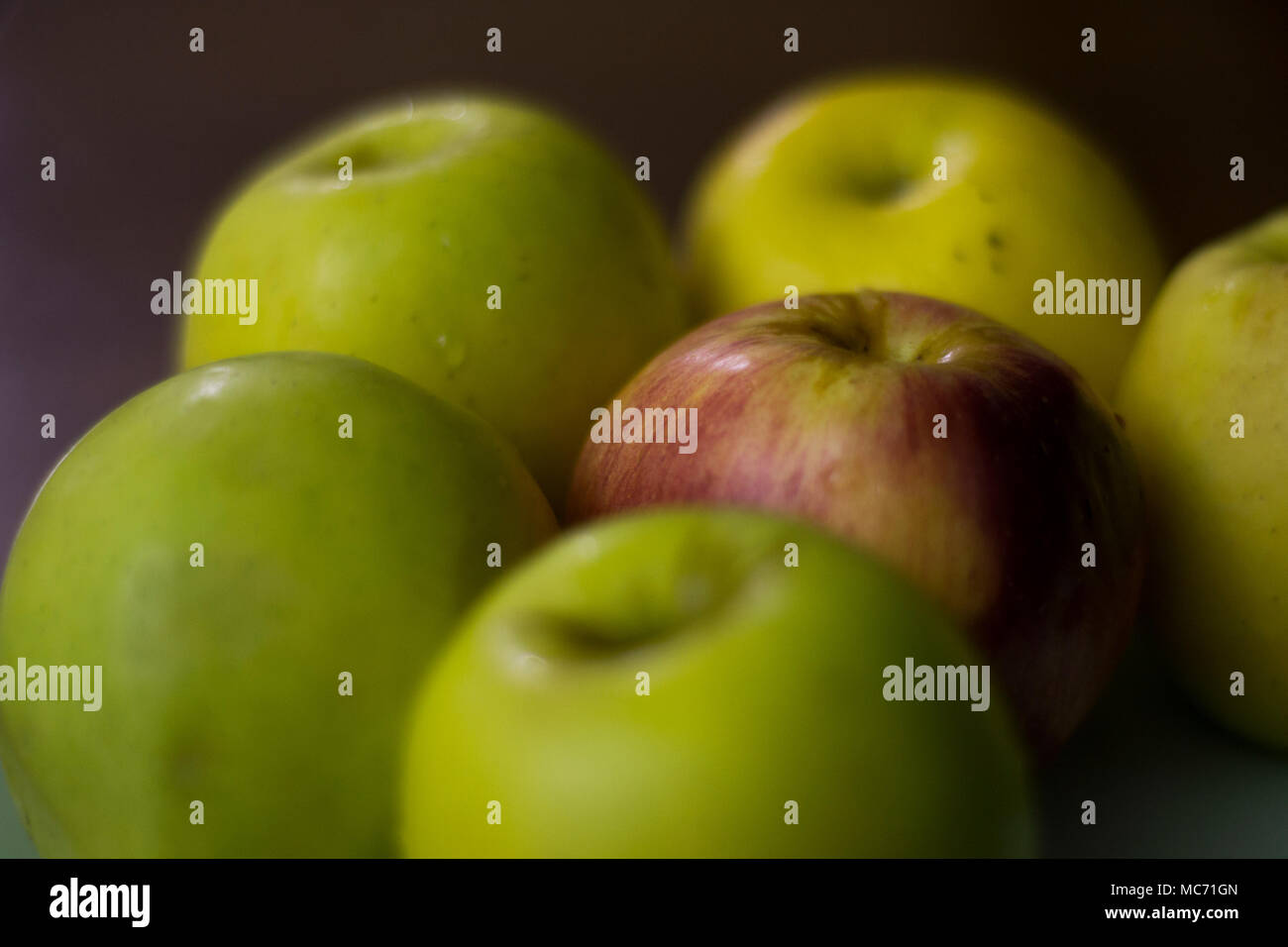 6 red apples hi-res stock photography and images - Alamy