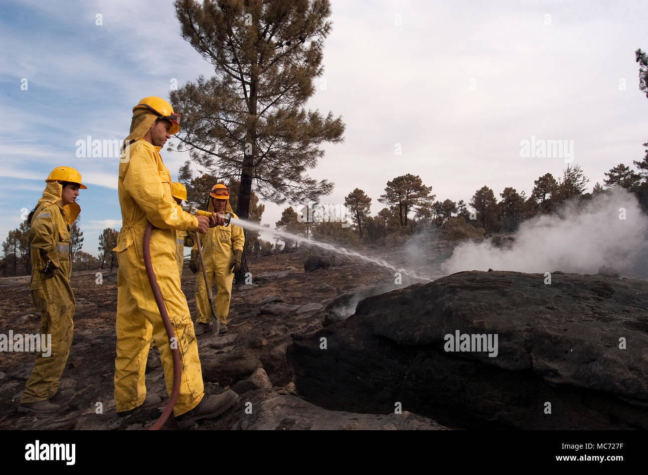 Fireman putting out building fire hi-res stock photography and images ...