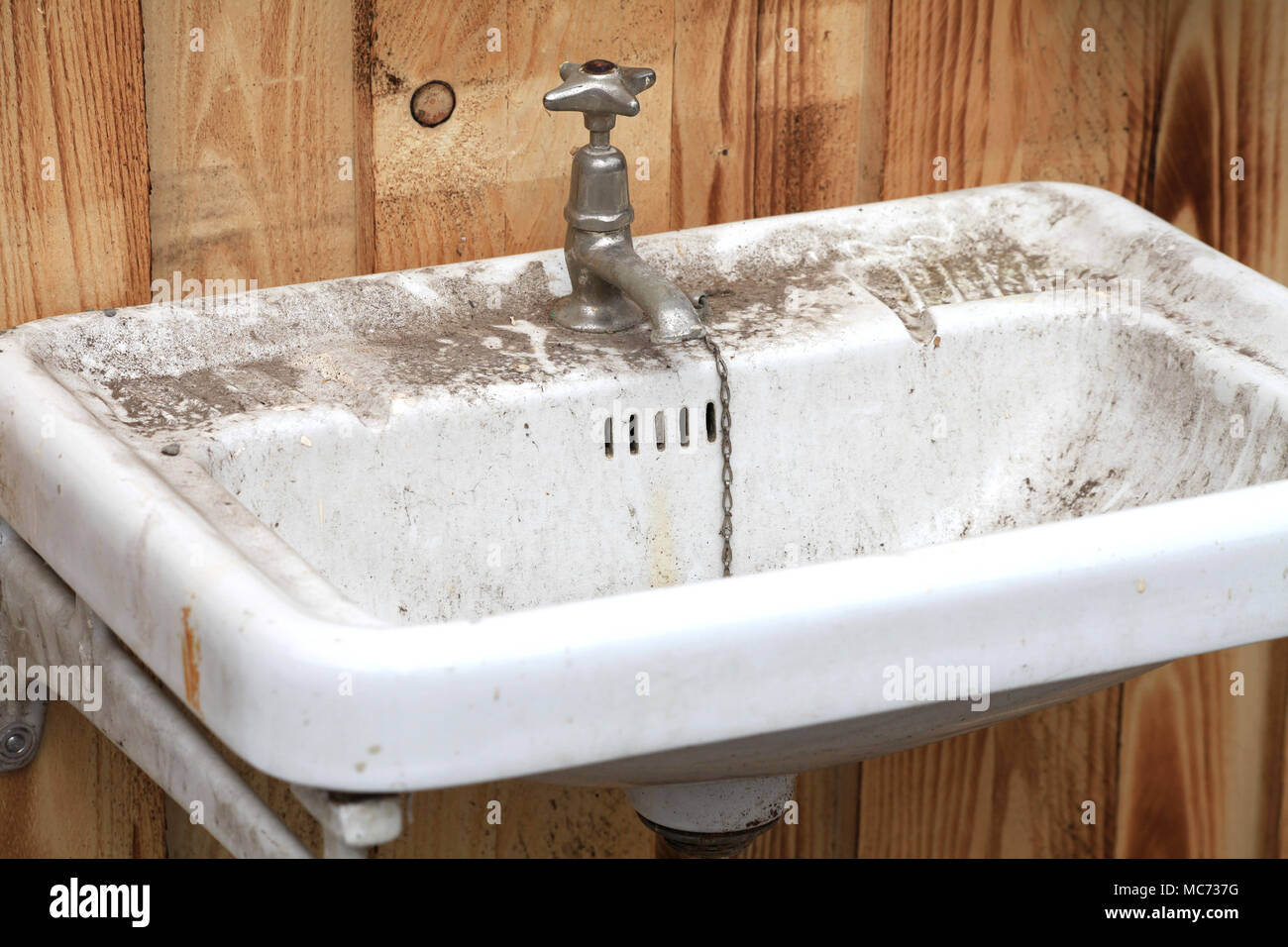 Dirty old tap sink basin hi-res stock photography and images - Alamy