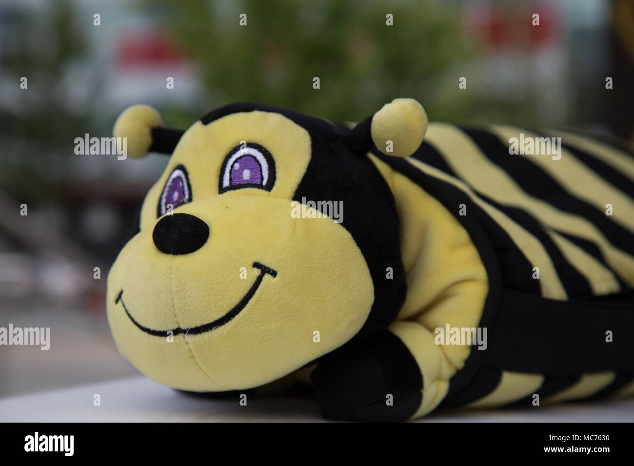 Smiling bee hi-res stock photography and images - Alamy