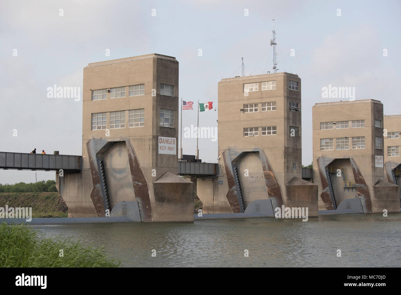 Anzalduas Dam on the Rio Grande River, on the international border ...