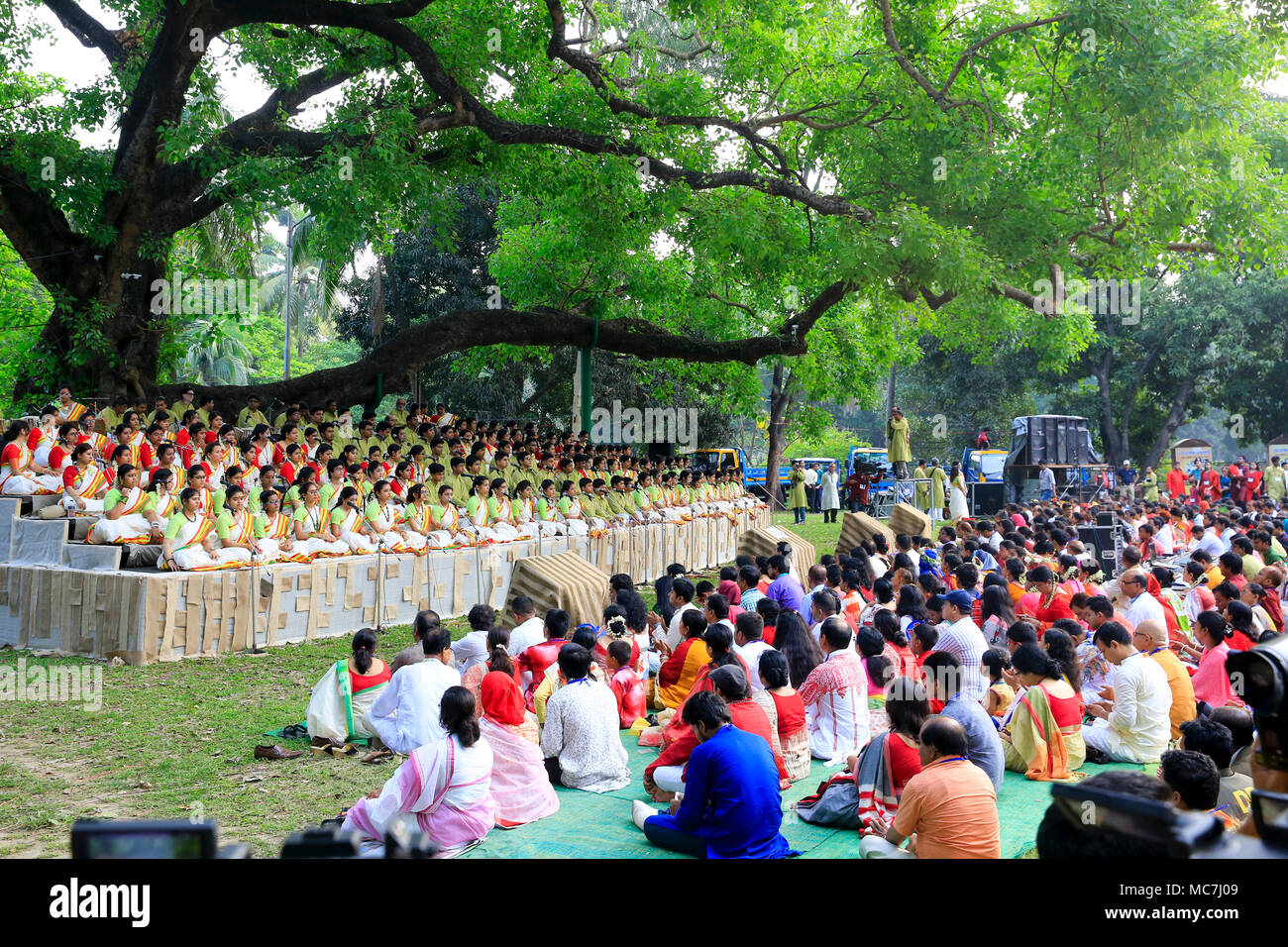 Dhaka, Bangladesh, 14, April, 2018: Chhayanat singers welcoming the ...