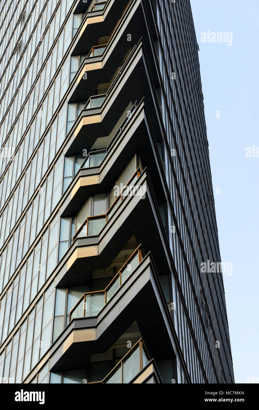 Acute angle building hi-res stock photography and images - Alamy