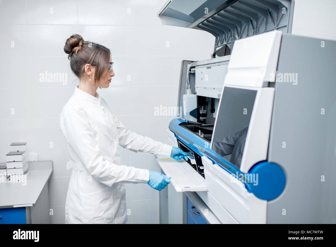 Analyzer analyser hi-res stock photography and images - Alamy