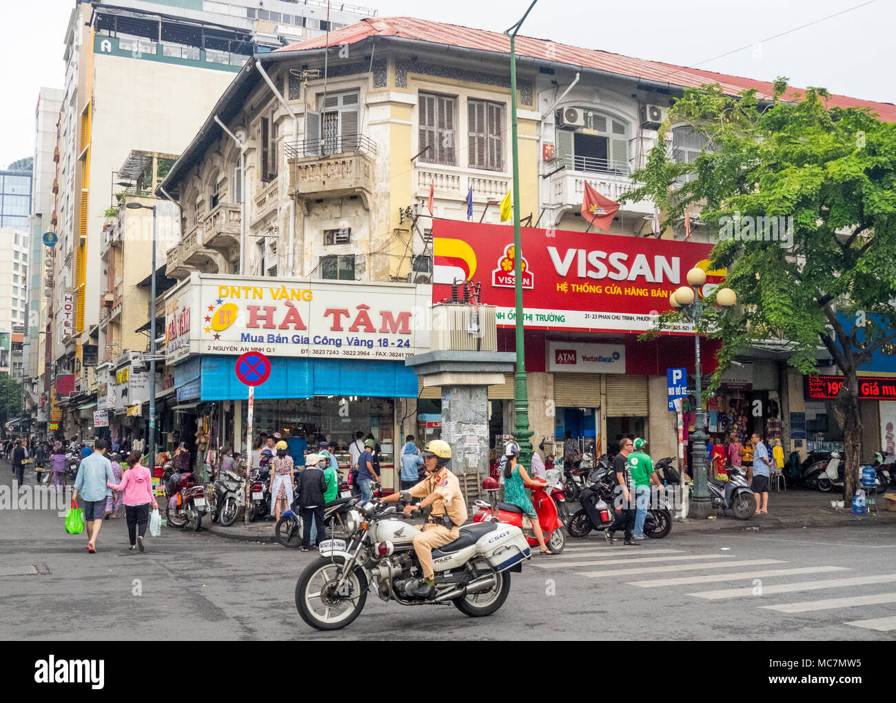 Colonial Building High Rise In High Resolution Stock Photography and ...