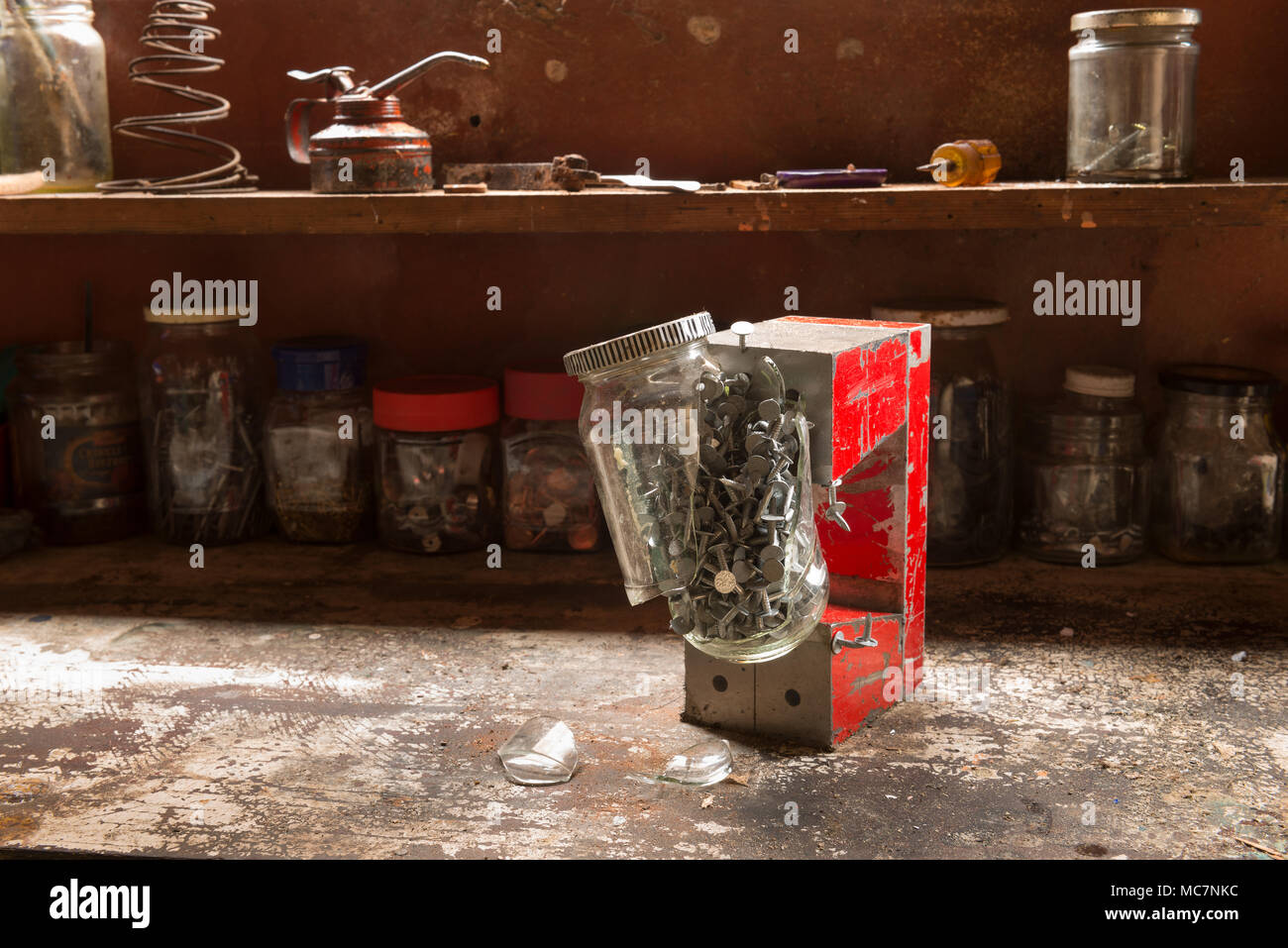 Metal stuck to magnet hi-res stock photography and images - Alamy