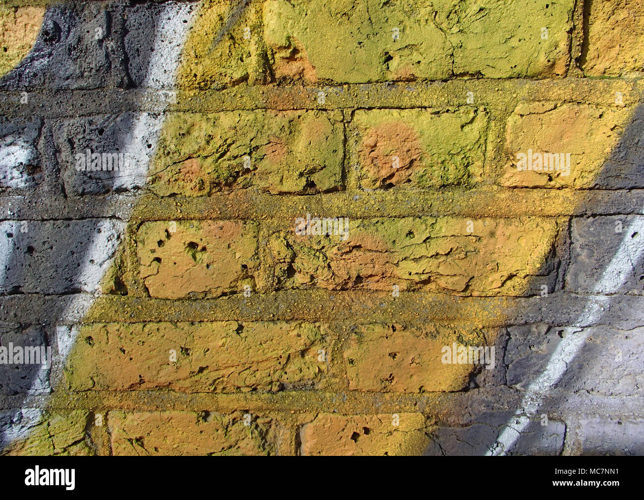 Yellow bricks hi-res stock photography and images - Alamy