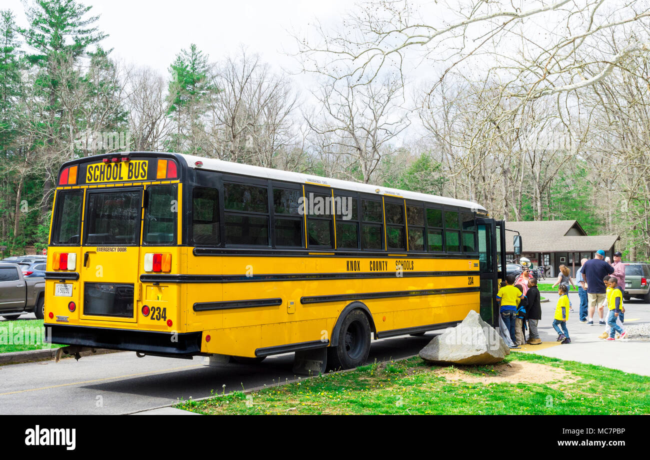 School bus park hi-res stock photography and images - Alamy