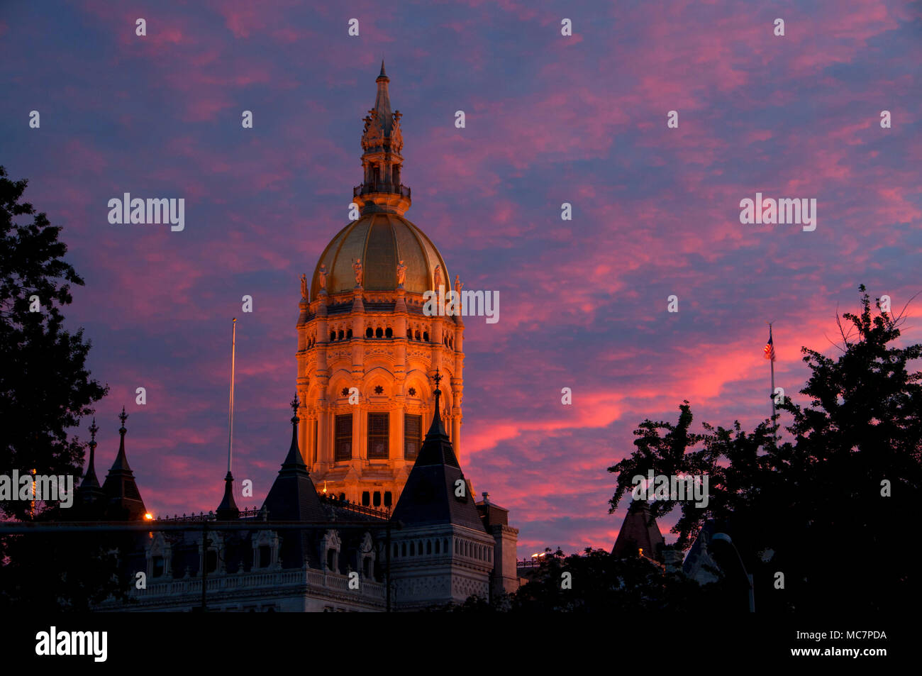 State capitol dome hi-res stock photography and images - Alamy