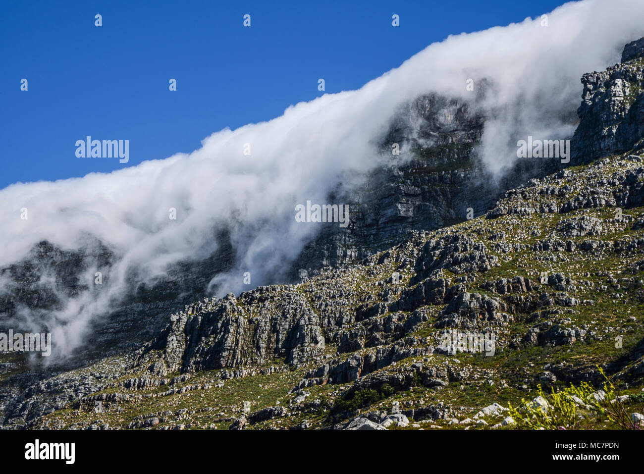 Table mountain clouds hi-res stock photography and images - Alamy