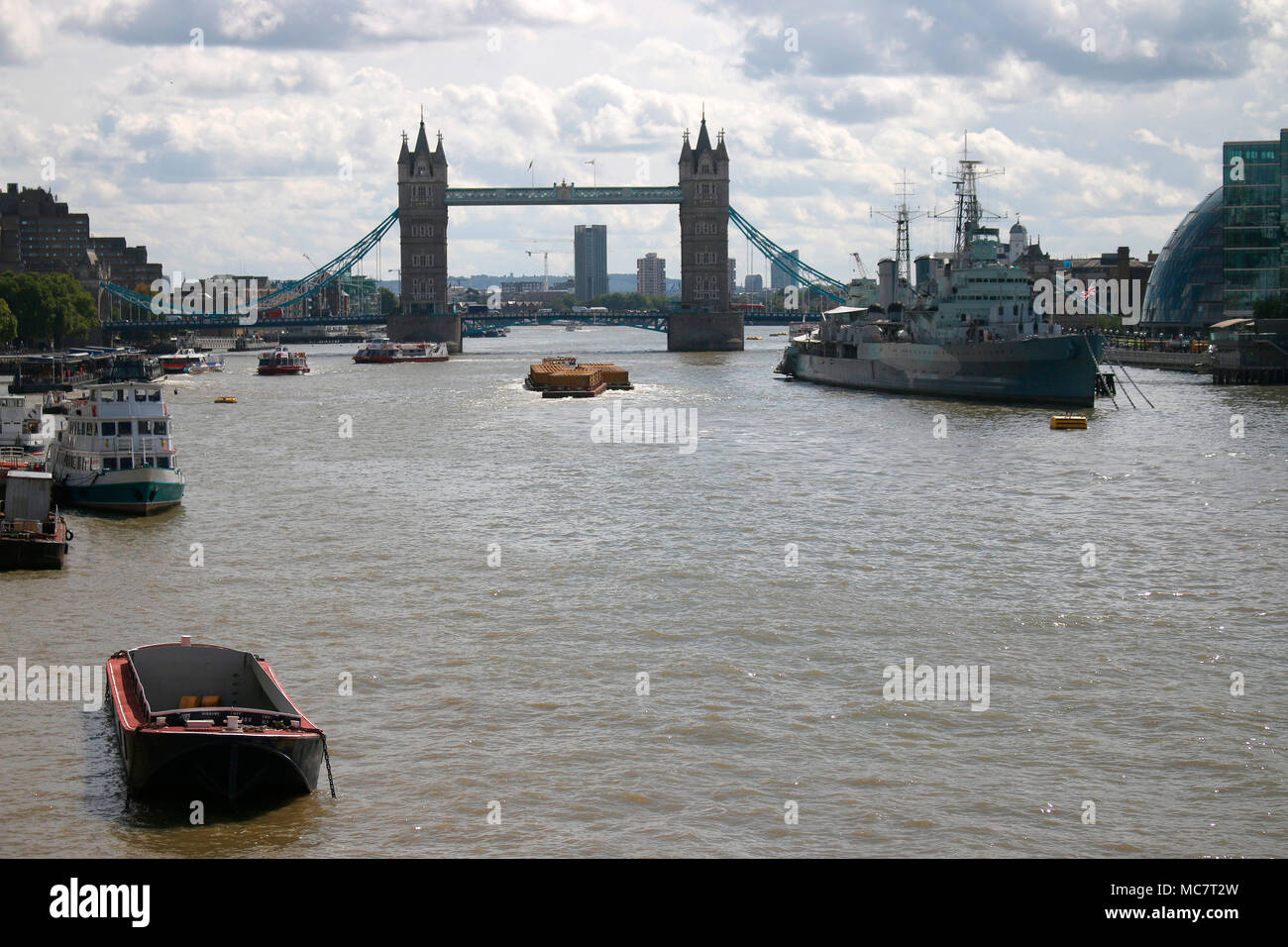 Tower Bridge, Themse, London, England Stock Photo - Alamy