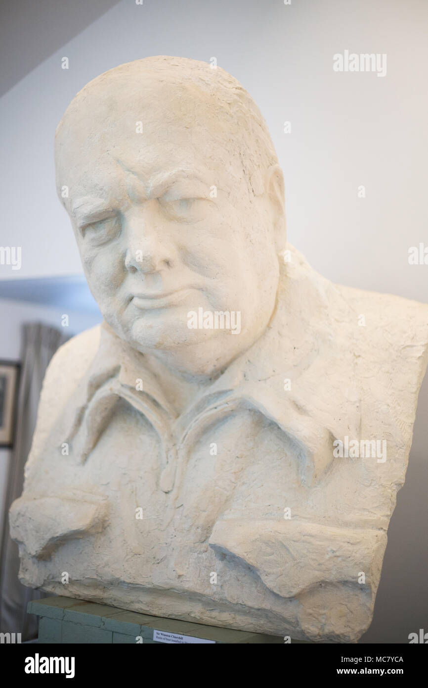 Piano recital at Oscar Nemon Sculpture Gallery / museum in Boars Hill ...