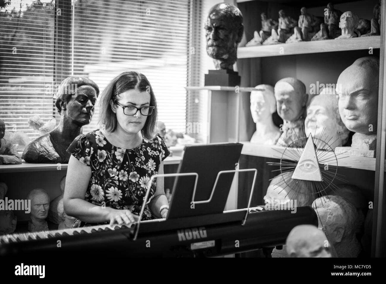 Piano recital at Oscar Nemon Sculpture Gallery / museum in Boars Hill ...