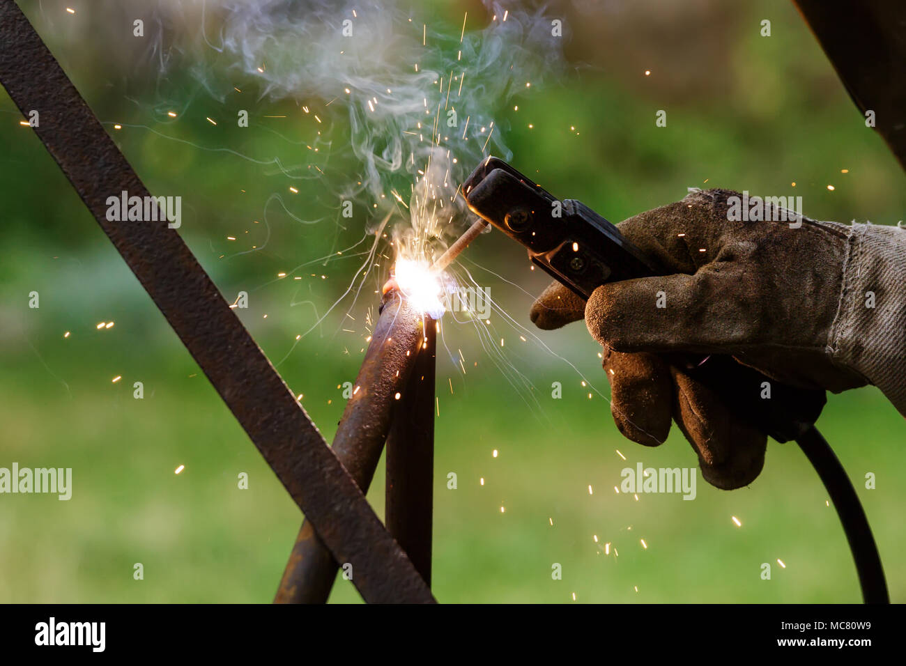 Tube welding hi-res stock photography and images - Alamy