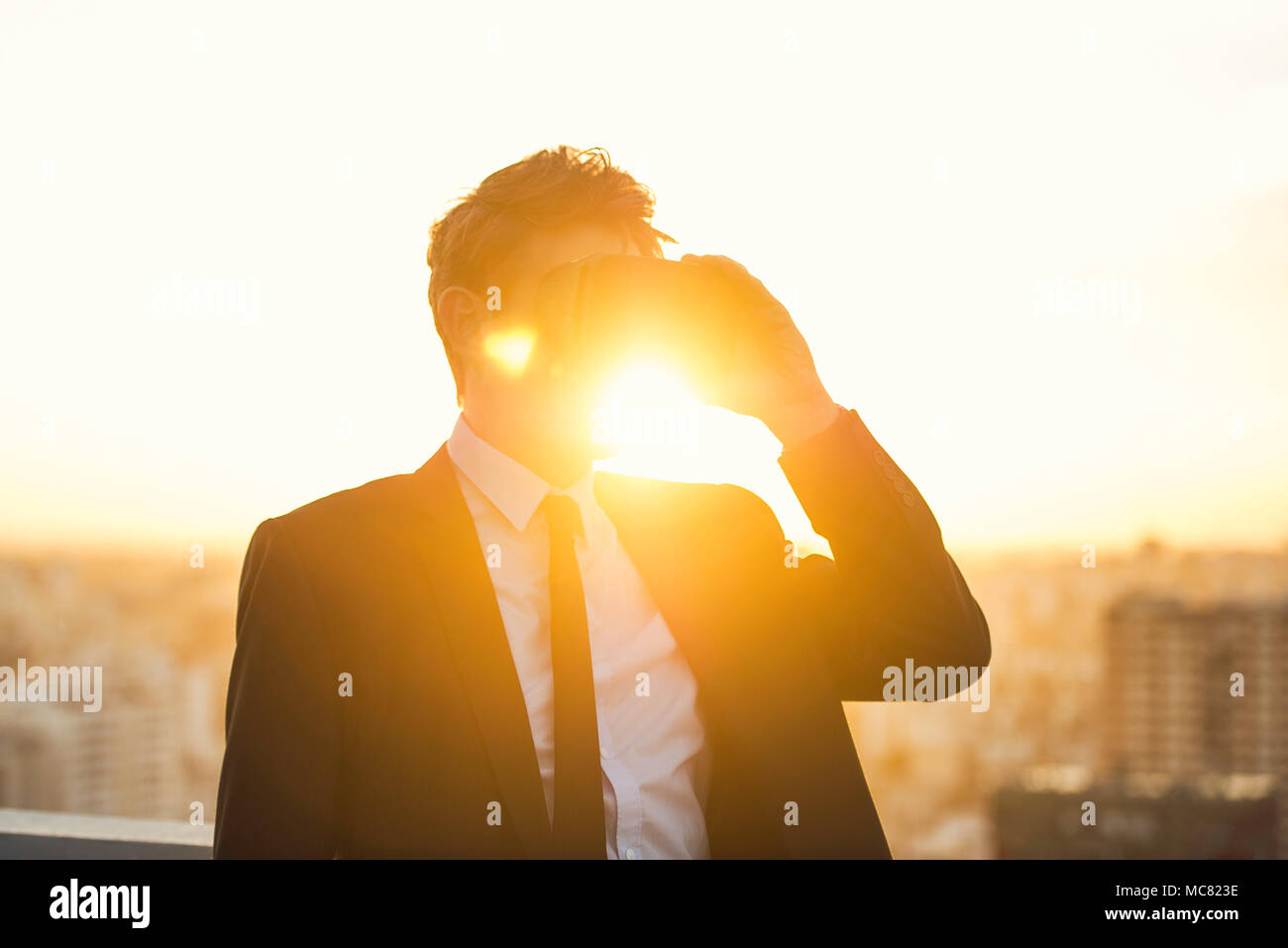 Men using virtual reality headset hi-res stock photography and images ...
