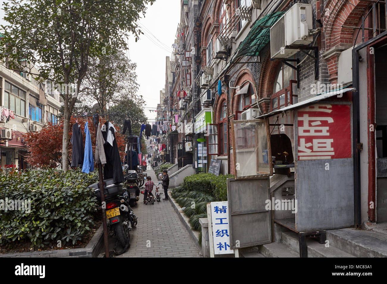 Jewish refugees ghetto shanghai hi-res stock photography and images - Alamy