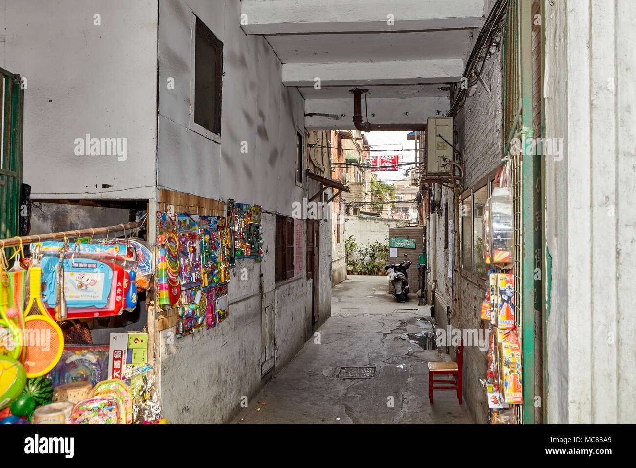 Jewish refugees ghetto shanghai hi-res stock photography and images - Alamy