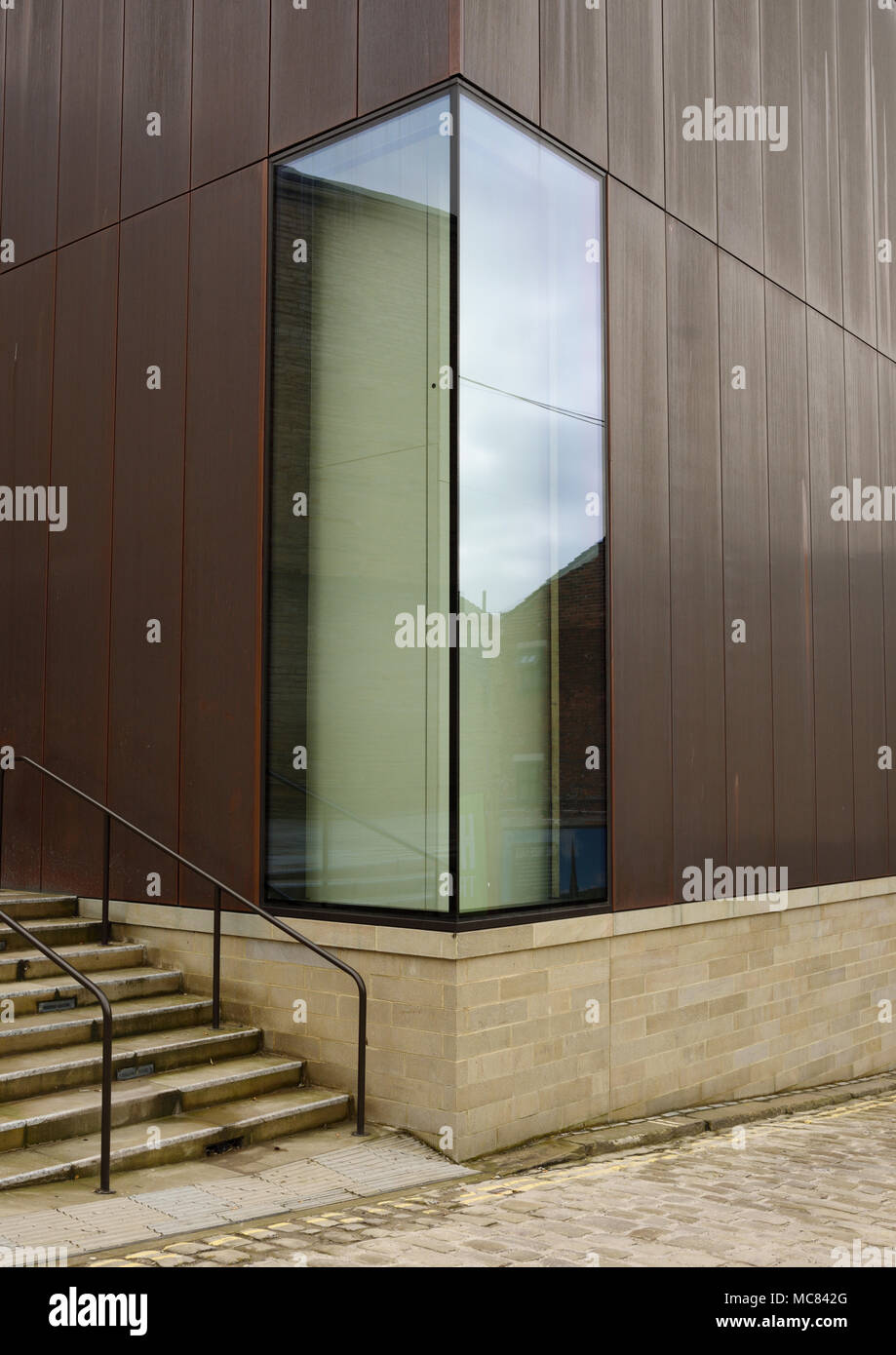 Glass Corner Building High Resolution Stock Photography and Images - Alamy