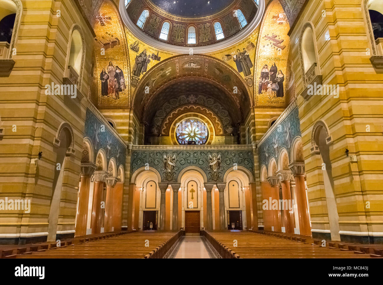 Saint Louis Basilica Rear Rose Window Stock Photo - Alamy