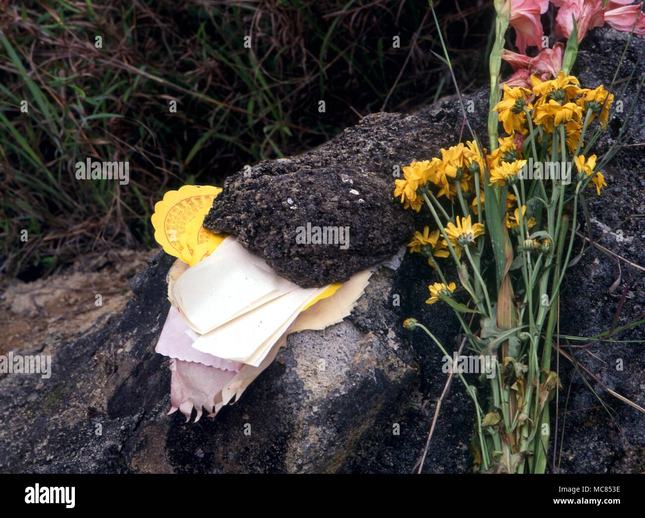 Chinese grave hi-res stock photography and images - Alamy