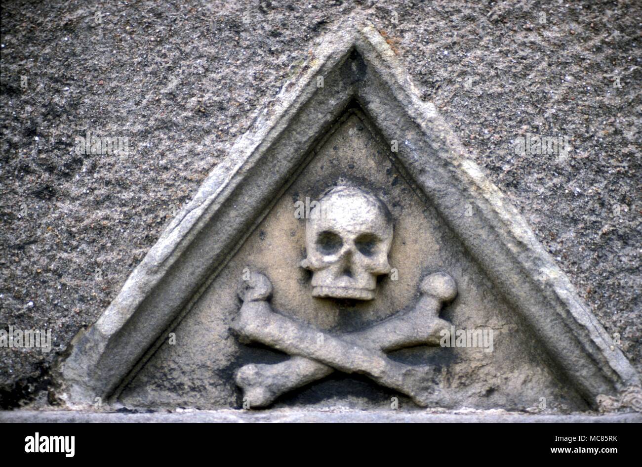 GRAVEYARD graveyard symbols. Auldearn. Tombstones, skull and crossbones ...