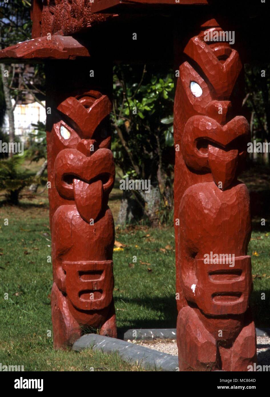 MAORI Guardian spirits in painted wood, Maori work, New Zealand Stock ...